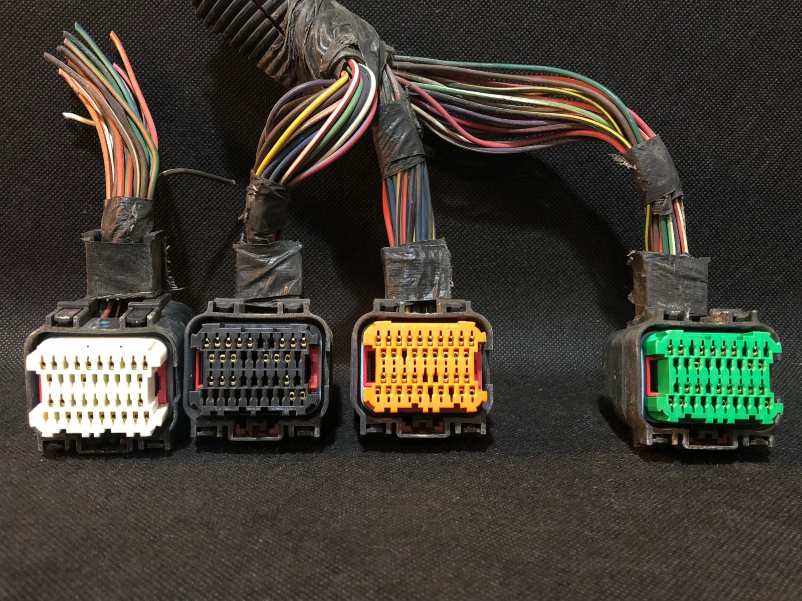 2004 JEEP LIBERTY 3.7L ECM PCM ENGINE COMPUTER PLUGS CONNECTORS ...