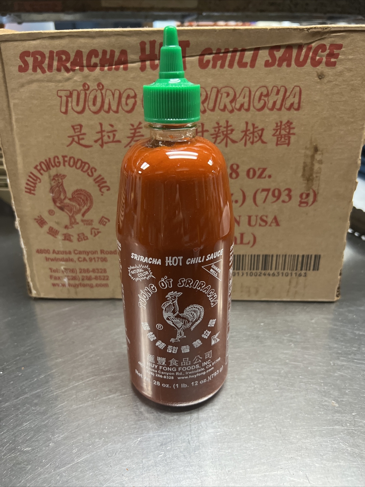 New Huy Fong Sriracha Chili Hot Sauce 28Oz Bottle Exp 02/24 ...
