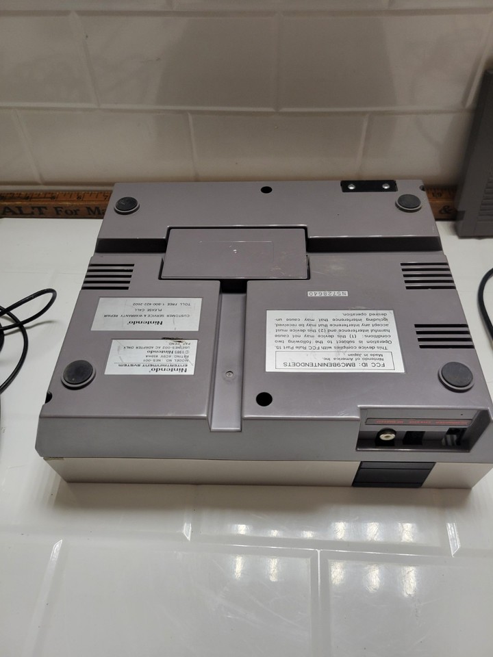 Nintendo NES Console Bundle w/ Mario Bros. Duck Hunt, Zapper, 1 ...