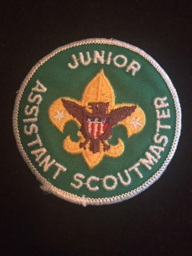 BOY CUB SCOUT "JUNIOR ASSISTANT SCOUTMASTER" PATCH - BSA Green Backing ...