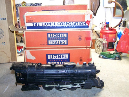 Lionel Train set 646 Locomotive 2046 W tender 5 Car with boxes 0-027 ...