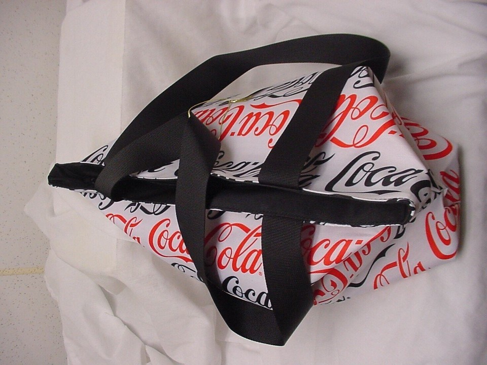 COCA-COLA COKE REPEAT POLYESTER TOTE BAG ZIPPERED NEW DUFFEL BEACH ...