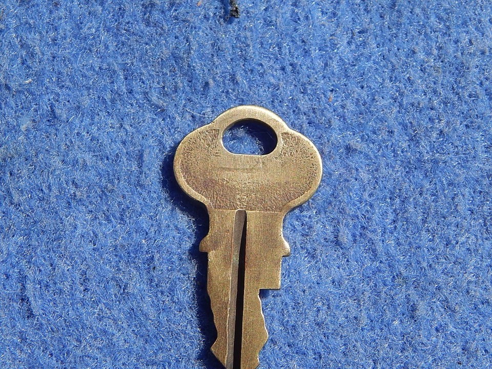 vintage coin op key: Chicago Lock key NC 207 - Northwestern Gum Ball | eBay
