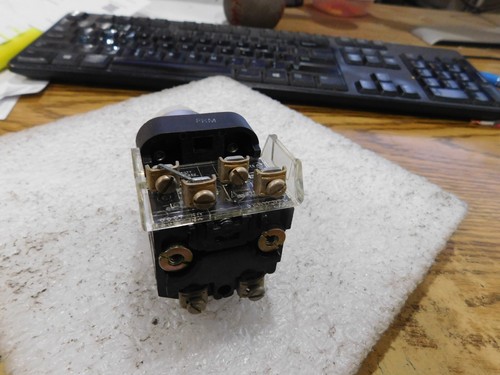 Allen-Bradley Cat. #: 800T-P16 Illuminated White Push Button Switch ...