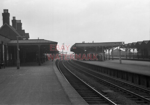 PHOTO KETTERING RAILWAY STATION IN THE 1950'S | eBay