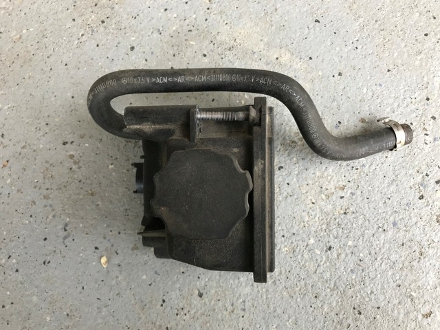 08 to 11 MERCEDES W204 C300 AWD power steering reservoir oil tank ...
