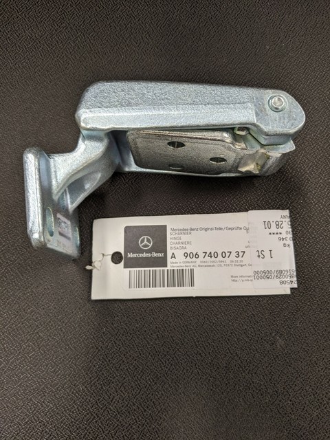 Rear Right Door Lower Hinge A9067400737 for MERCEDES SPRINTER W906 06 ...