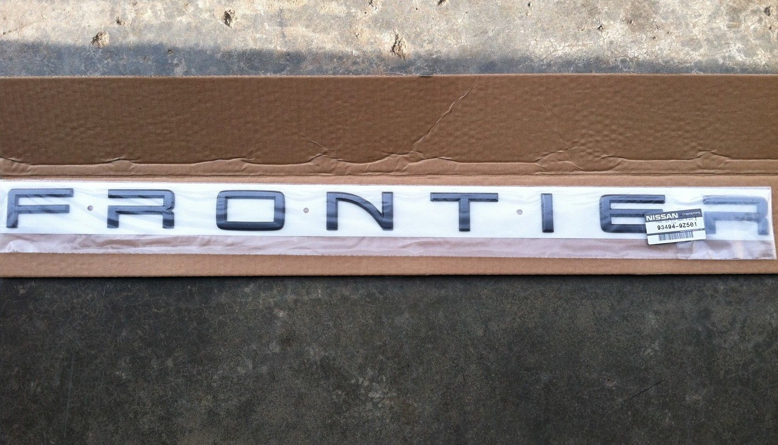 NEW OEM 2001-2004 NISSAN FRONTIER REAR GATE EMBLEM DARK SILVER ...