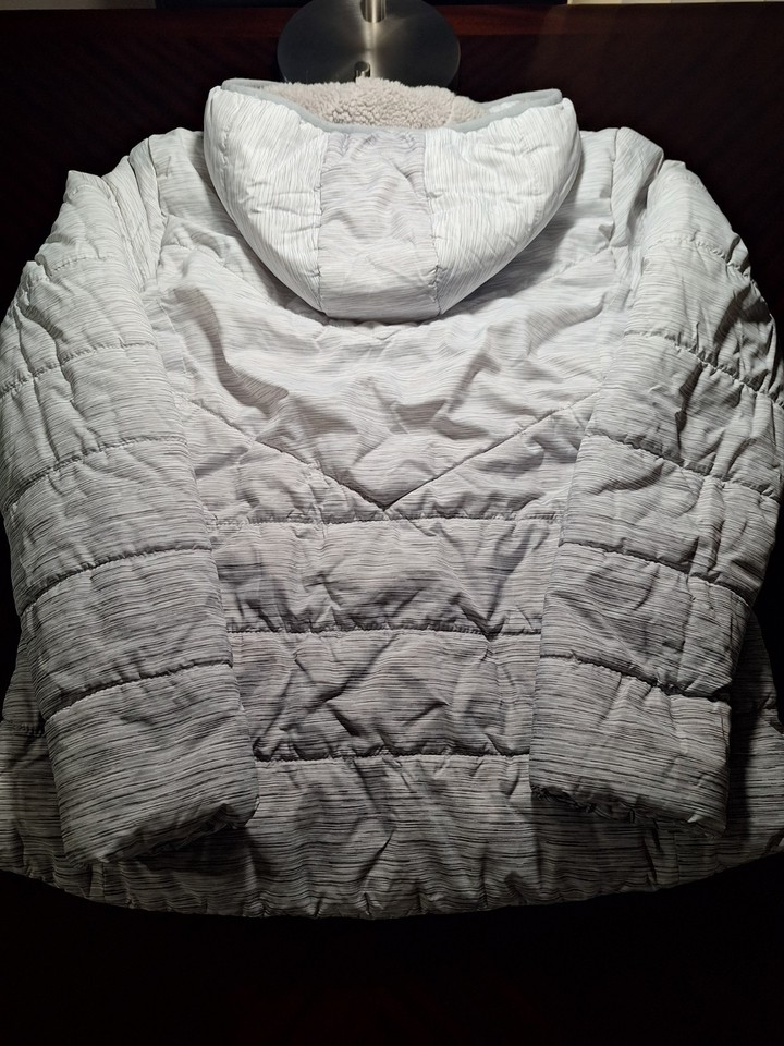 New Balance Women's Light Gray Hooded Quilted Puffer Jacket Full Zip ...