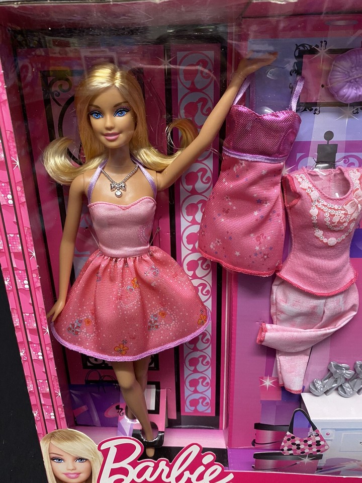 Barbie Pick A Fashion & Decorate Doll Set With Lots Of Accessories 2012 ...