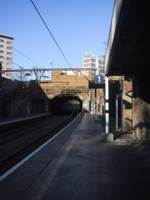 Photo 6x4 Looking northwards at Stoke Newington Station c2009 | eBay UK