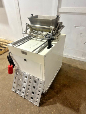 KOOK-E-KING AUTOMATIC COOKIE CUTTER / DEPOSITOR w/ 7 DIES AND NEW ...