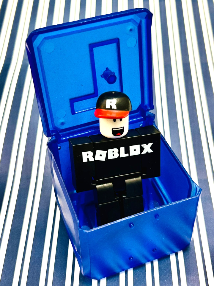ROBLOX BOY GUEST Series 2 Mini Action Figure w/R Hat Cap BLUE BLIND BOX ...