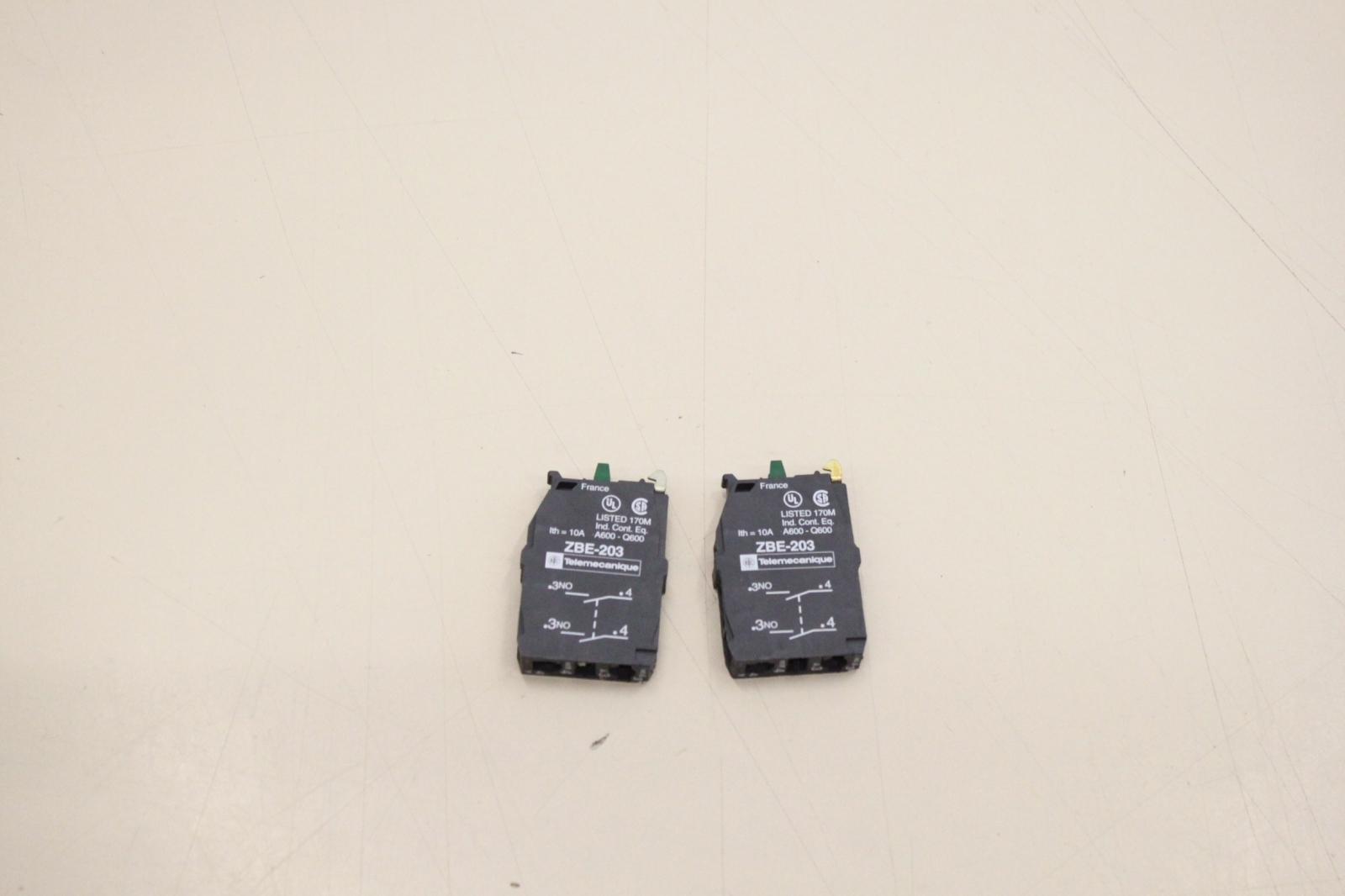 2x TELEMECANIQUE SCHNEIDER ZBE-203 600V XB4 XB5 Kontaktblock Harmony ...