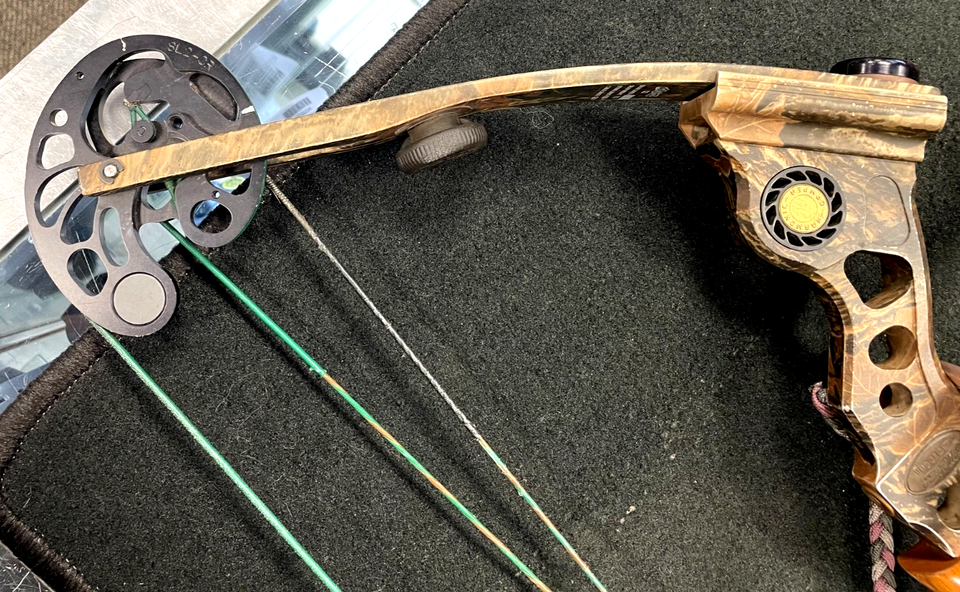 Mathews Solo Cam SQ 2 Compound Bow 70Lb. 29”DL | eBay