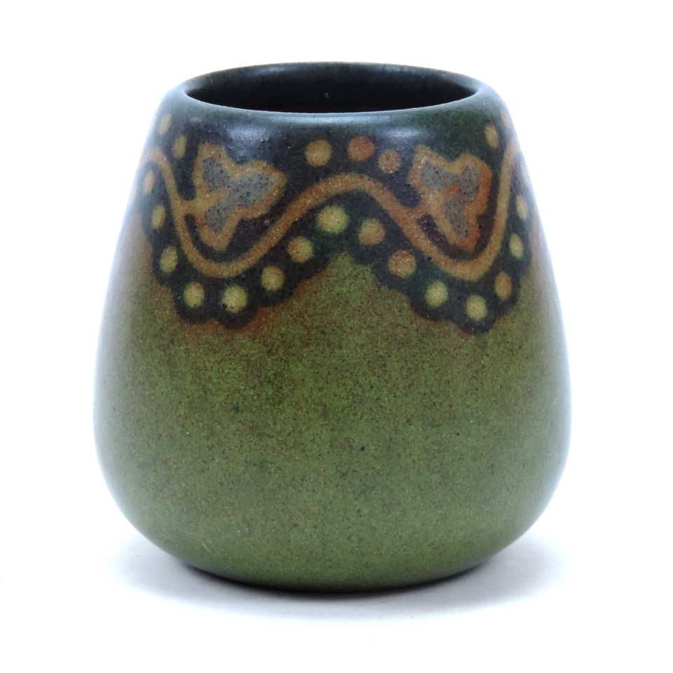 Marblehead Pottery trefoil vine & dot decorated vase Arts & Crafts ...
