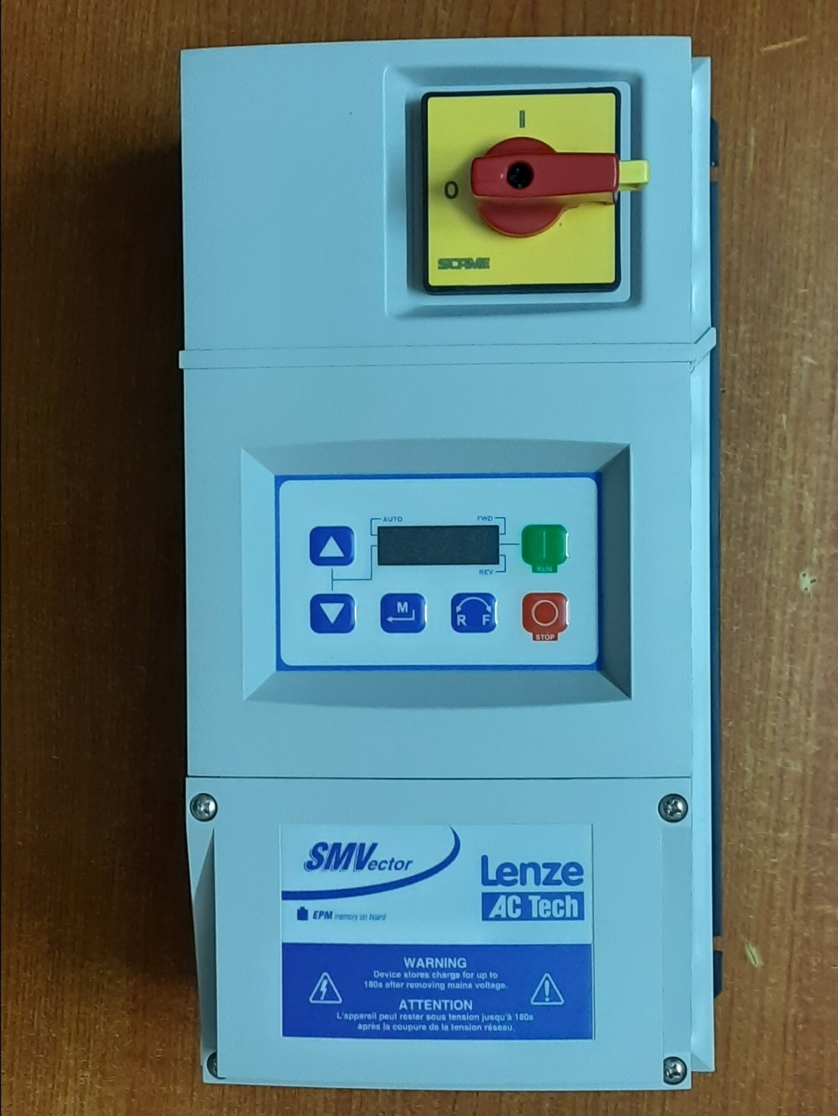 Lenze 8200 SMV Vector frequency inverter 1.1 Kw. -Type: ESV112N02YMC ...