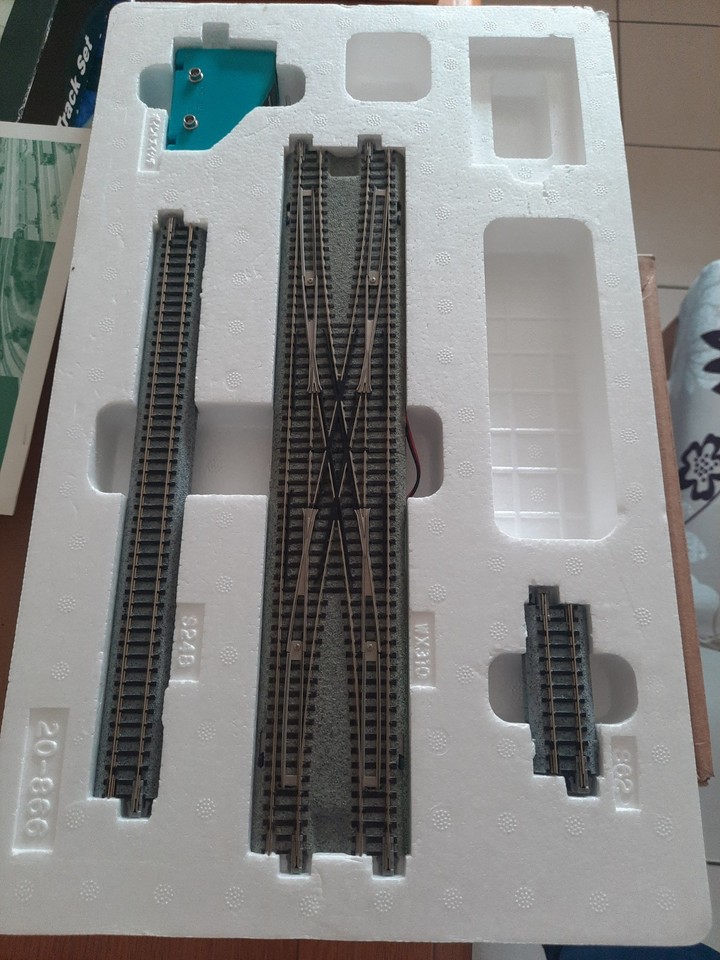 KATO 'N' GAUGE 20-866-1 UNITRACK VARIATION 7 (V7) DOUBLE CROSSOVER ...