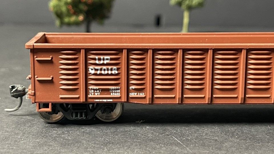 Lot Of 3 Walthers HO Scale Train cars. 2 Box Cars And 1 Flat Bed. Plus ...
