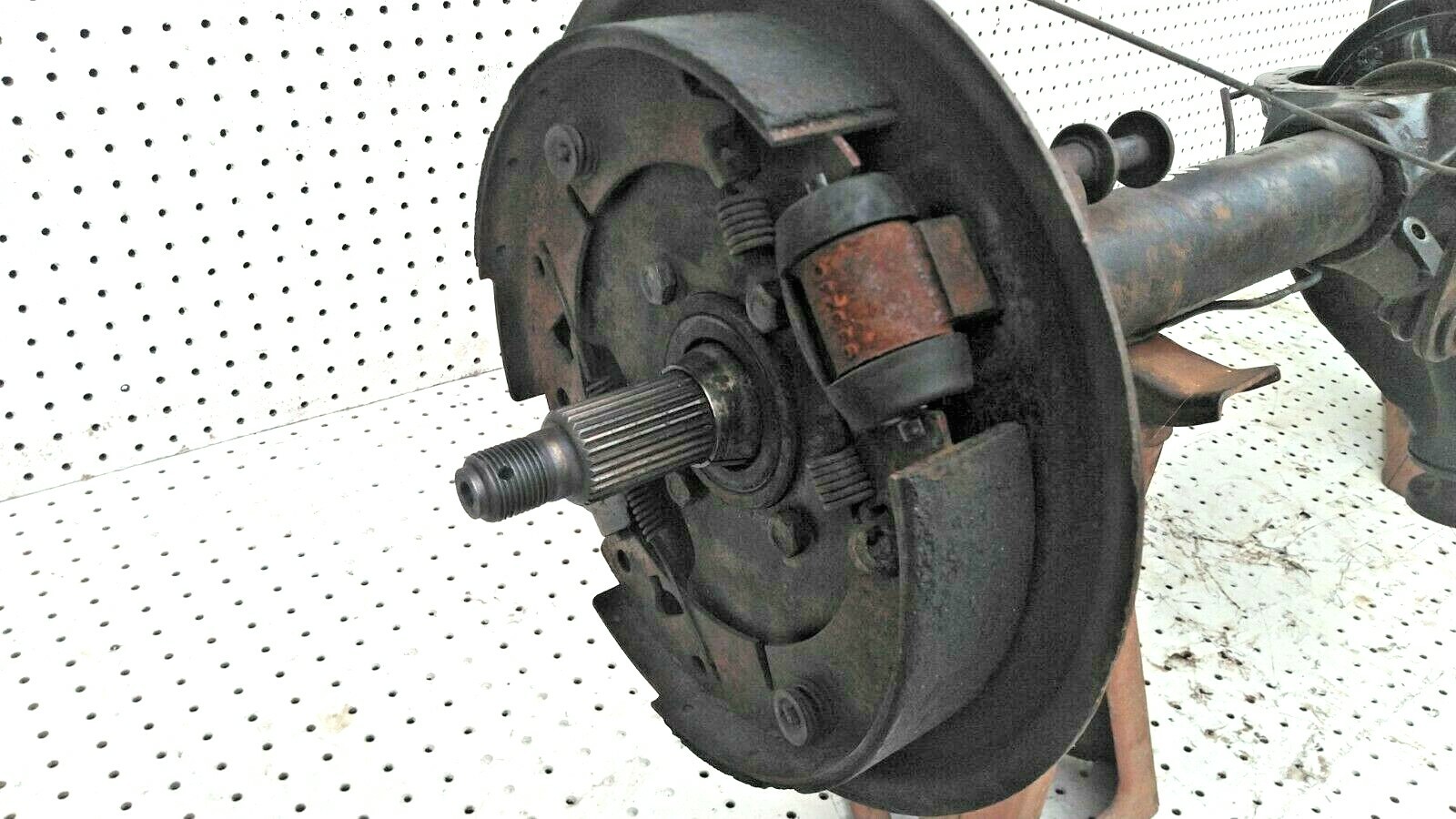 1972 MG MGB 4 Cyl 4 Spd Rear End Assembly - 3.90 Gear Ratio | eBay