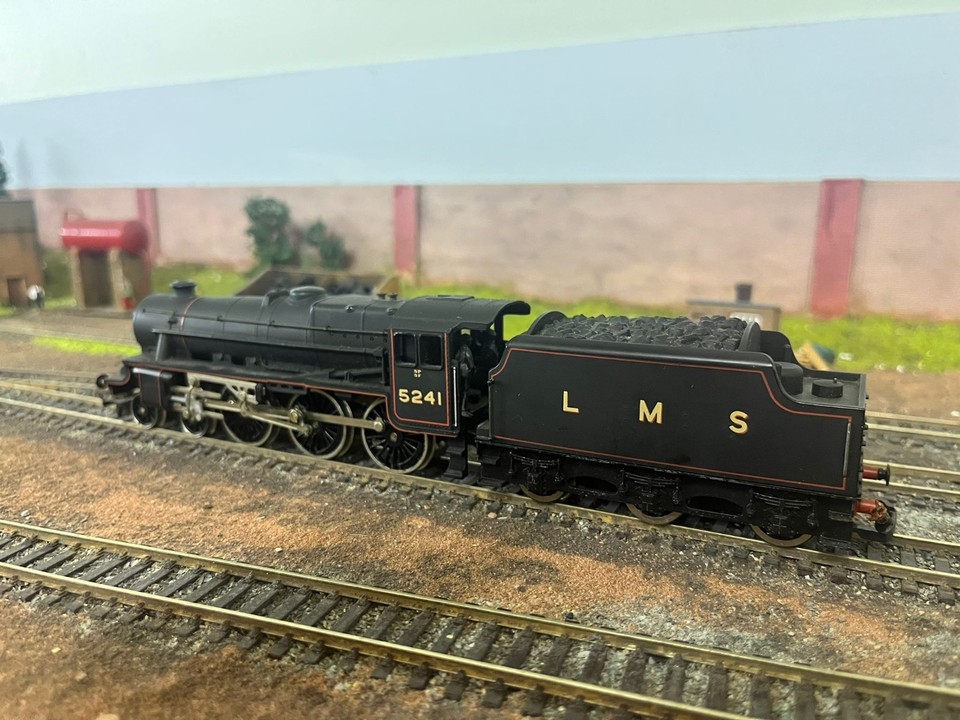 Hornby R858 - OO Gauge - Black LMS 4-6-0 Class 5 Locomotive 5241 ...
