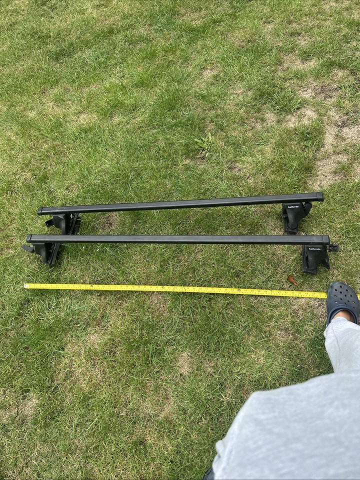 Halfords Universal Car Roof Rack Cross Bars with Anti-Theft Locks ...