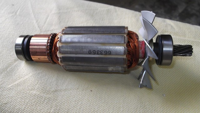 Genuine MAKITA Armature pn 513369-8 for Circular Saw 5700 (220-240V ...