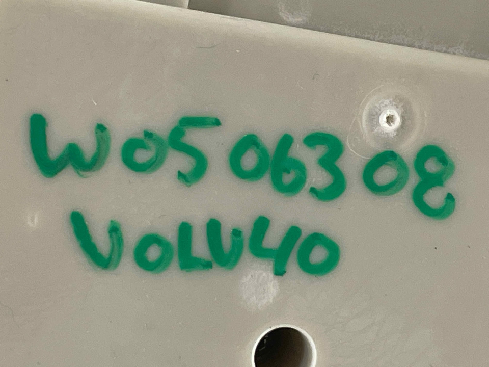 2008 Volvo S40 OEM Body Control Computer Module Fuse Box BCM 31254903 ...