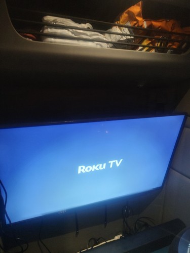 Westinghouse 42" Roku TV - uhong