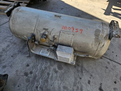 USED MANCHESTER 24.2 GALLON PROPANE TANK from 09 FLEETWOOD BOUNDER ...