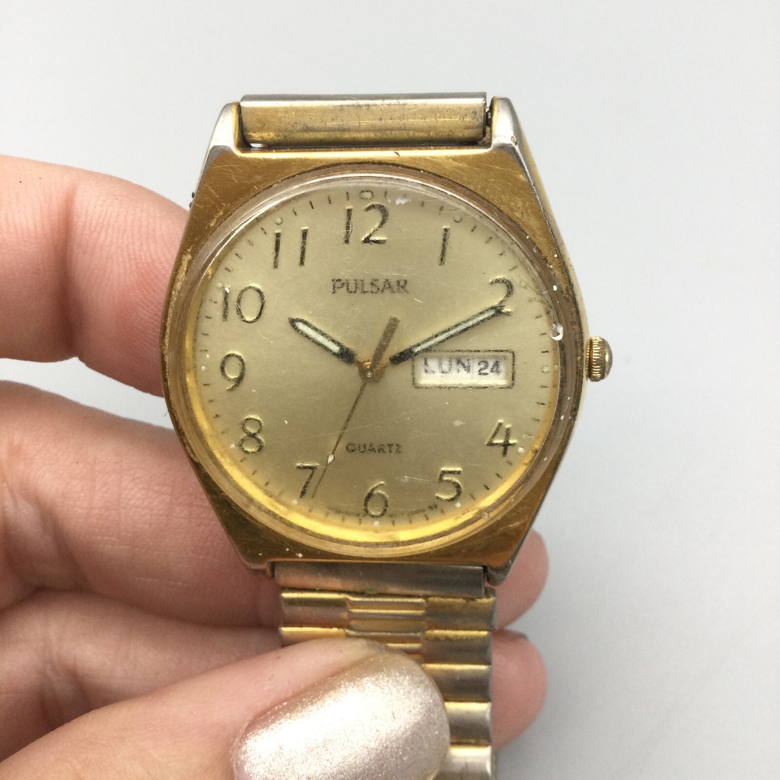 Vintage Pulsar Watch Men Gold Tone V533-8A70 Date Stretch Band New ...