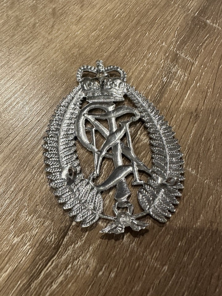 New Zealand Police helmet plate Queens Crown militaria | eBay UK