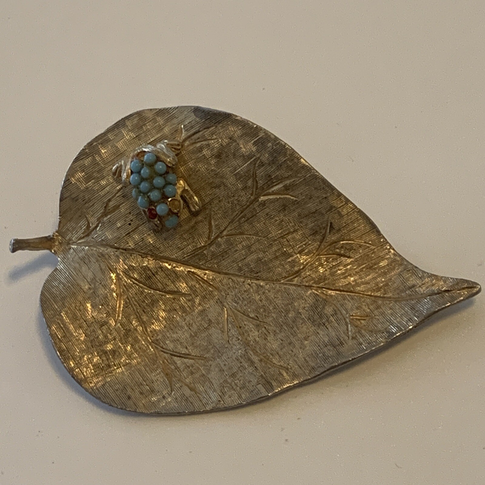 LEDO 1962 Goldtone Silvery Frog Lily Pad Leaf Pin Bro… - Gem