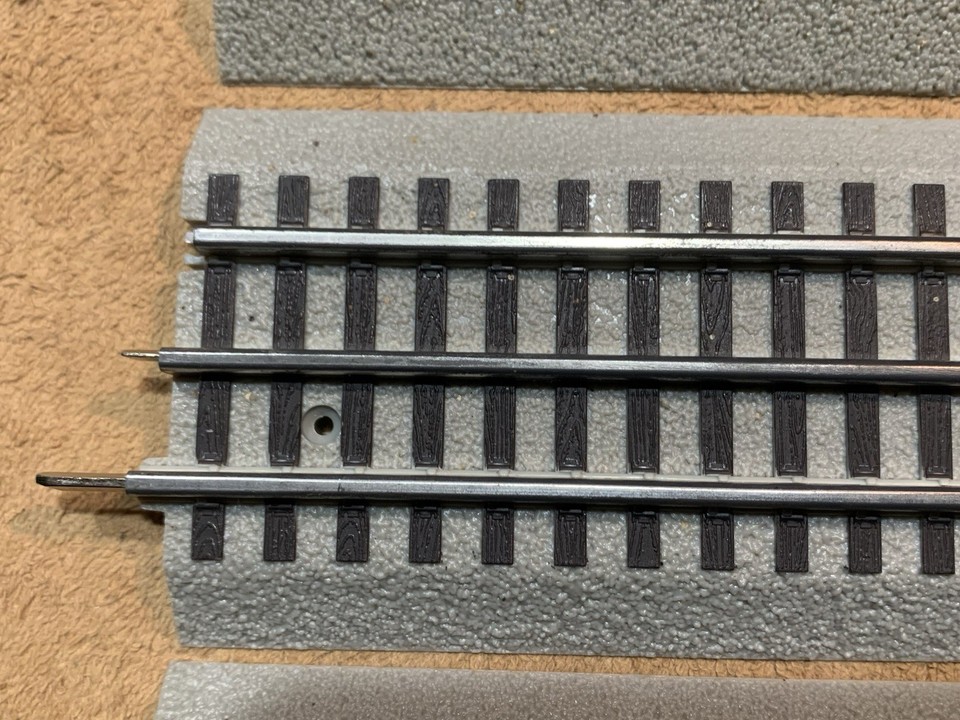 LIONEL FASTRACK 10” STRAIGHT LOT OF 4! O GAUGE 6-12014 6-12032 GREY ...