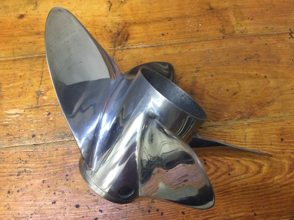 Mercury Bravo 1 FS 28 Pitch Left Hand Propeller | eBay