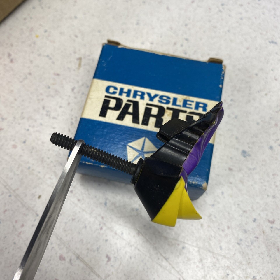 Plymouth Road Runner Grill emblem 1971 - part # 3443513 46019 9-23-70 ...