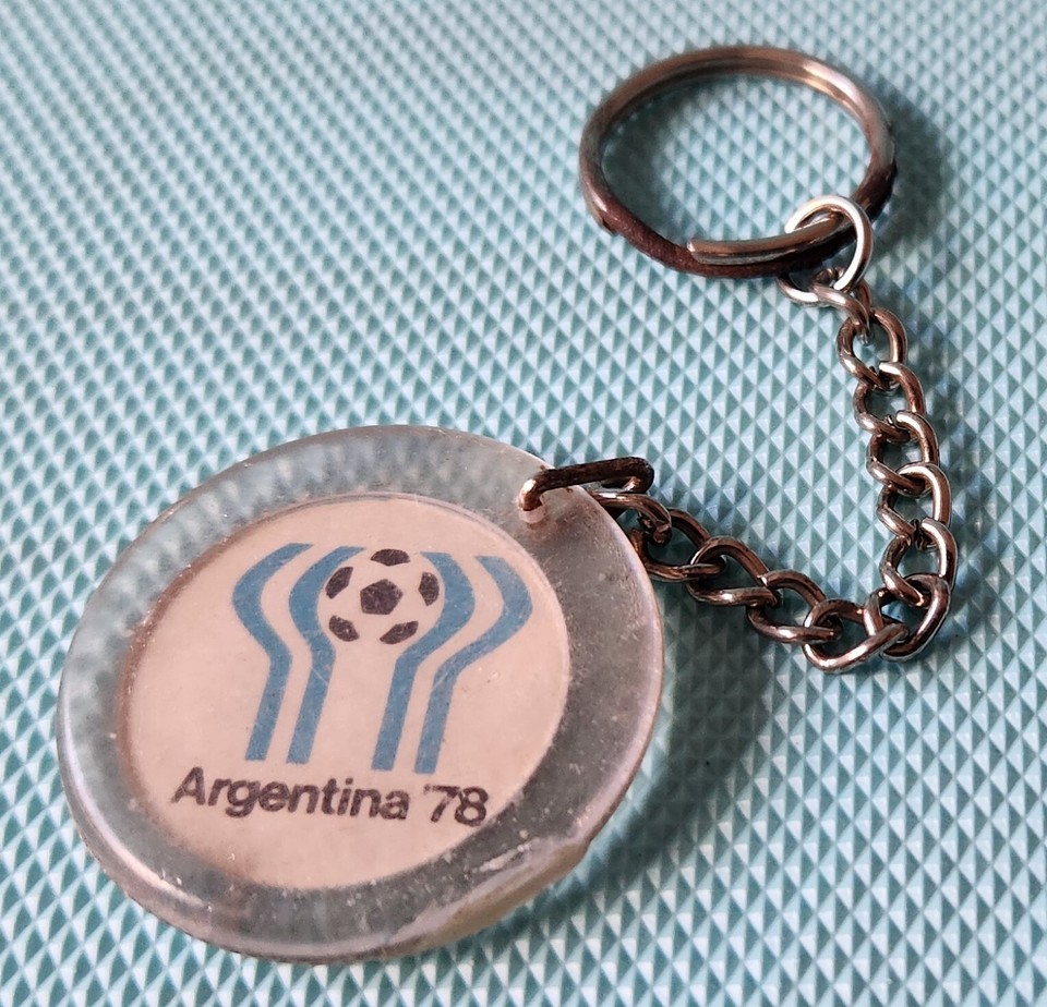 GAUCHITO & LOGO - FIFA WORLD CUP Argentina 78 Key Ring football soccer ...