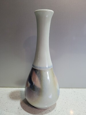 Bessemer Jan Lewis Australian Pottery Vase gumtree Pattern 19 Cm tall ...