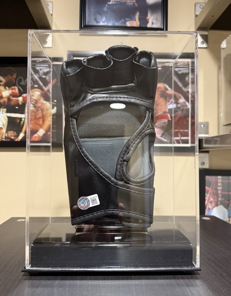 Stipe Miocic Autographed UFC Glove Comes With Display Case & BAS/COA | eBay