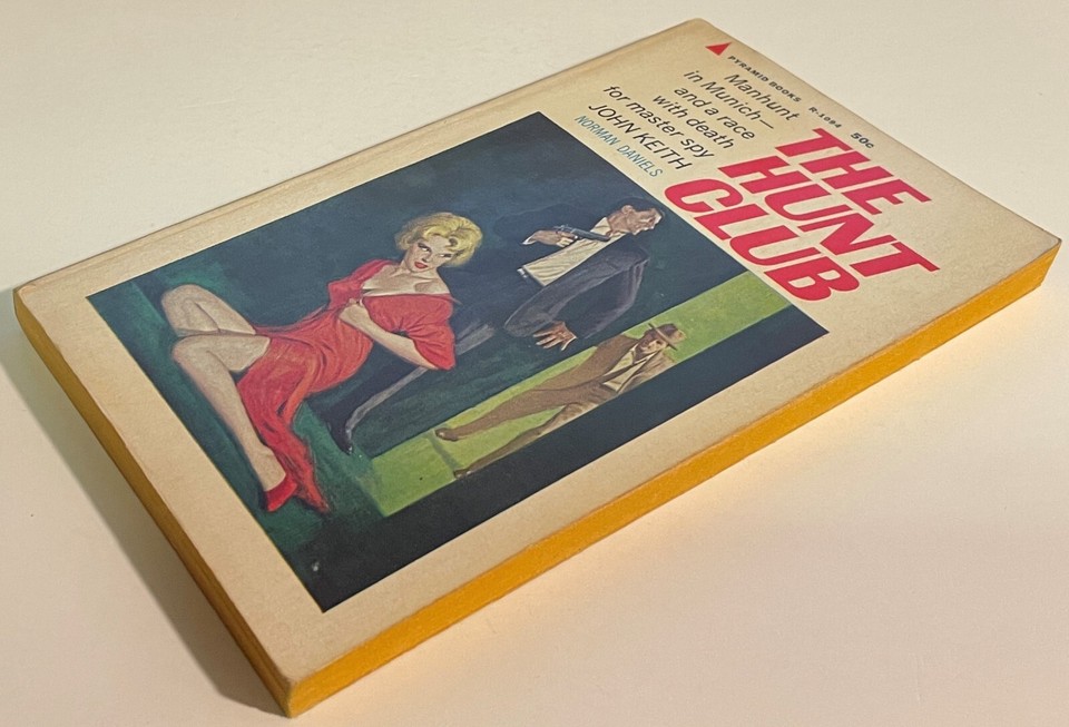 The Hunt Club by Norman Daniels (1964 1st Pyramid PBO {R-1094}, Maguire ...
