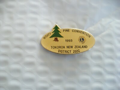 OM- 1993 LIONS MIGHTY PINE CONVENTION TOKOROA NEW ZEALAND DIST 202C PIN ...