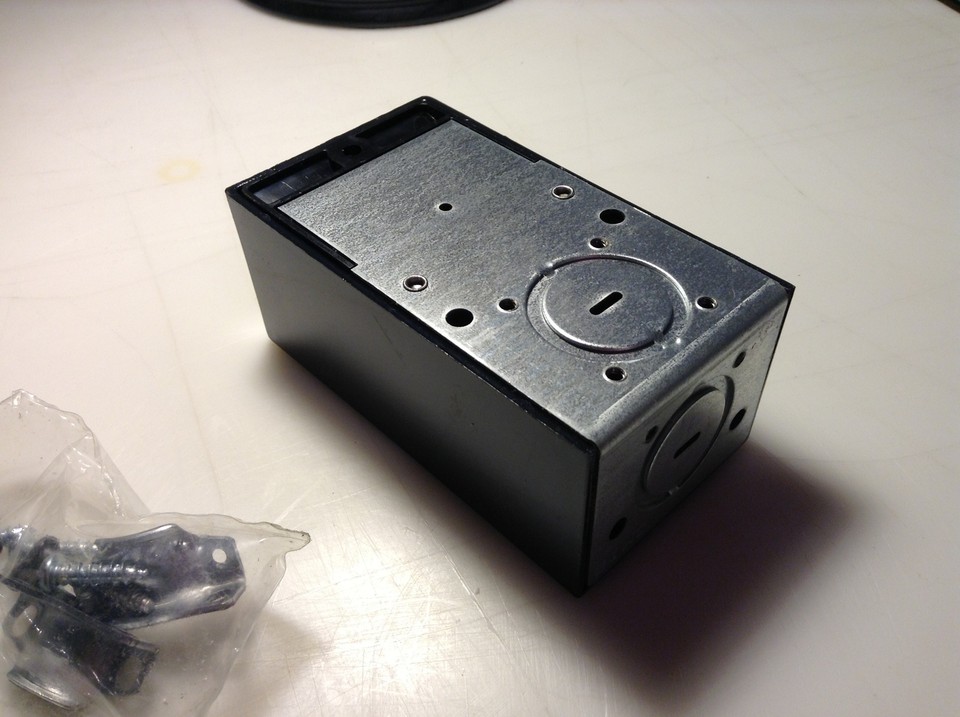 5050 Non Grounding Surface Mount Power Outlet with Lay In Terminals 125 ...