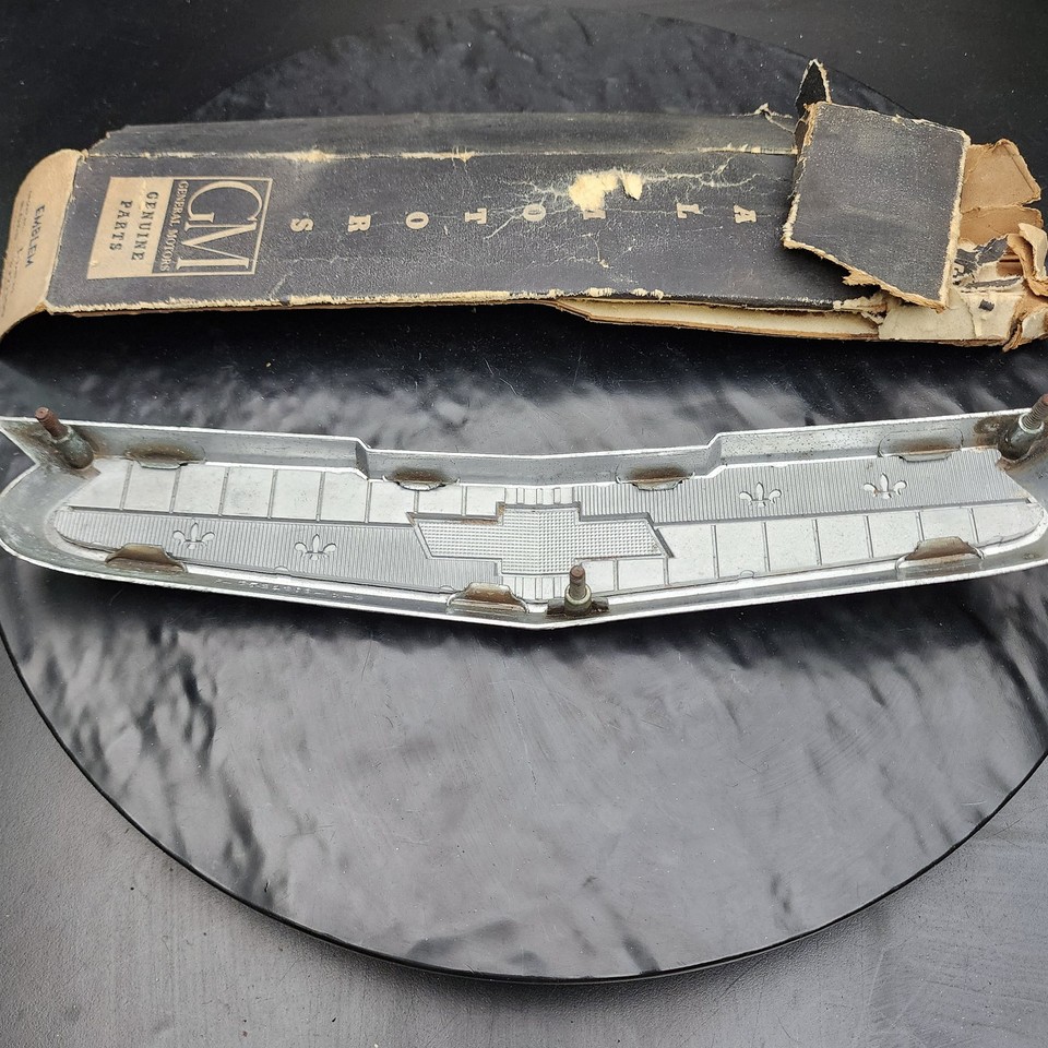 1956-58 Chevy Bel Air Impala NOS V8 Hood Emblem Crest 3721309 📦 | eBay