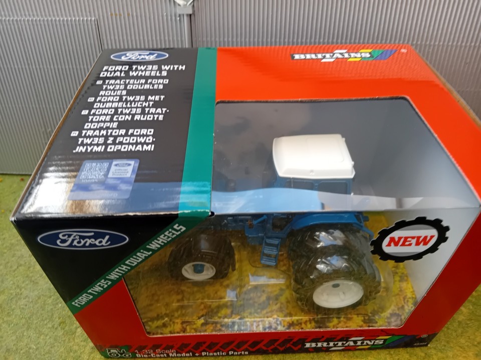 BRITAINS 43394 1:32 SCALE FORD TW35 WIH REMOVEABLE DUAL WHEELS | eBay UK