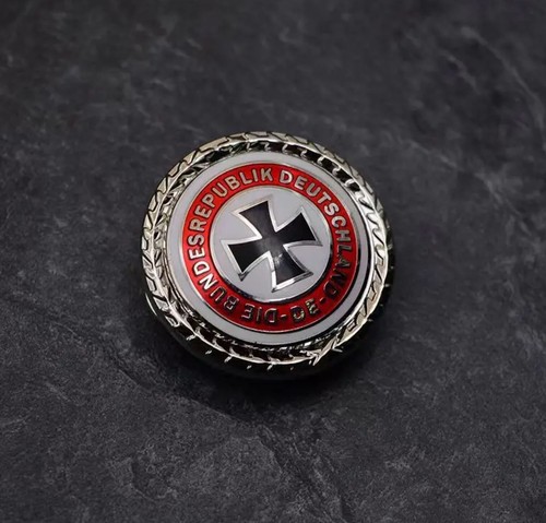 BRD DE Die Bundesrepublik Deutschland Metall Anstecker Pin mit eisernem Kreuz | eBay.de