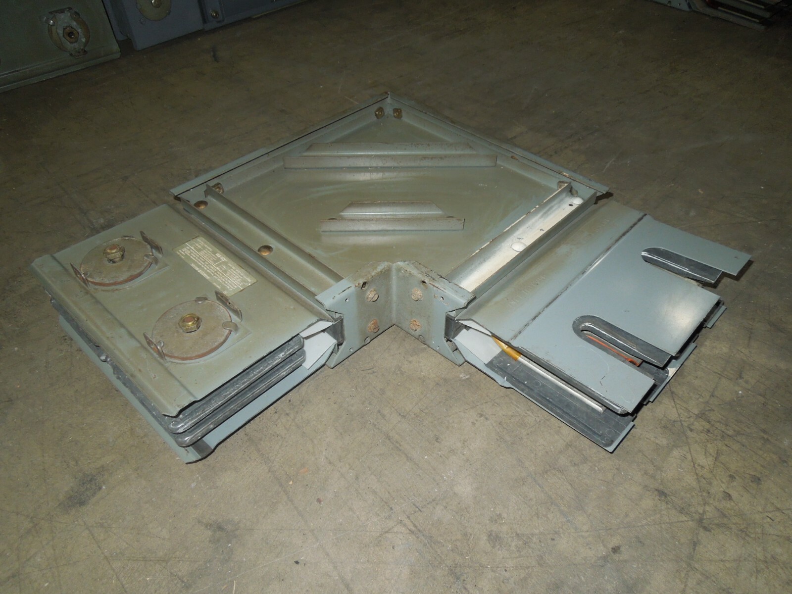 Square D CF-320-LFM14 I-Line Copper Feeder Busway 2000A 3ph 3W Flatwise ...