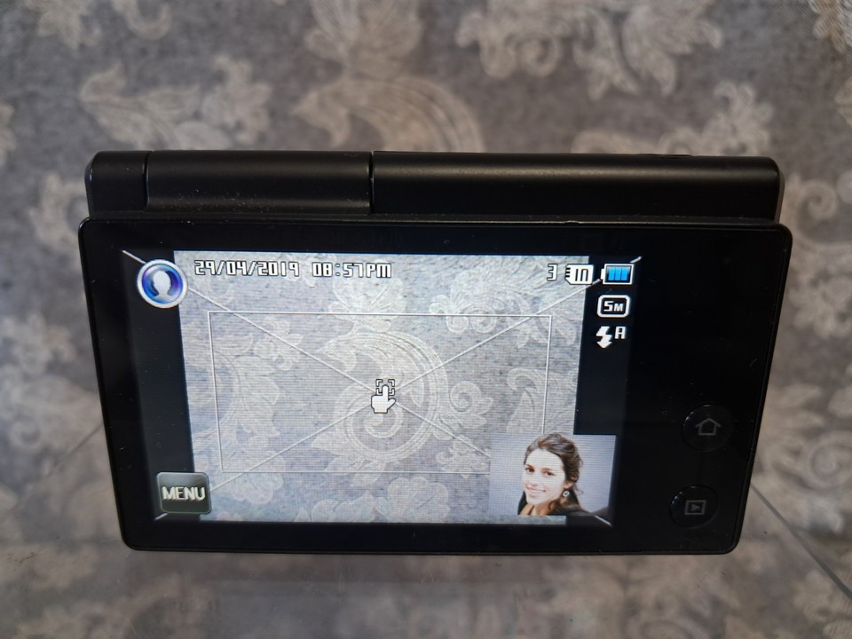 [MINT] Samsung MV800 Digi Camera 16MP Flip/Touch Screen - NEW BATTERY ...