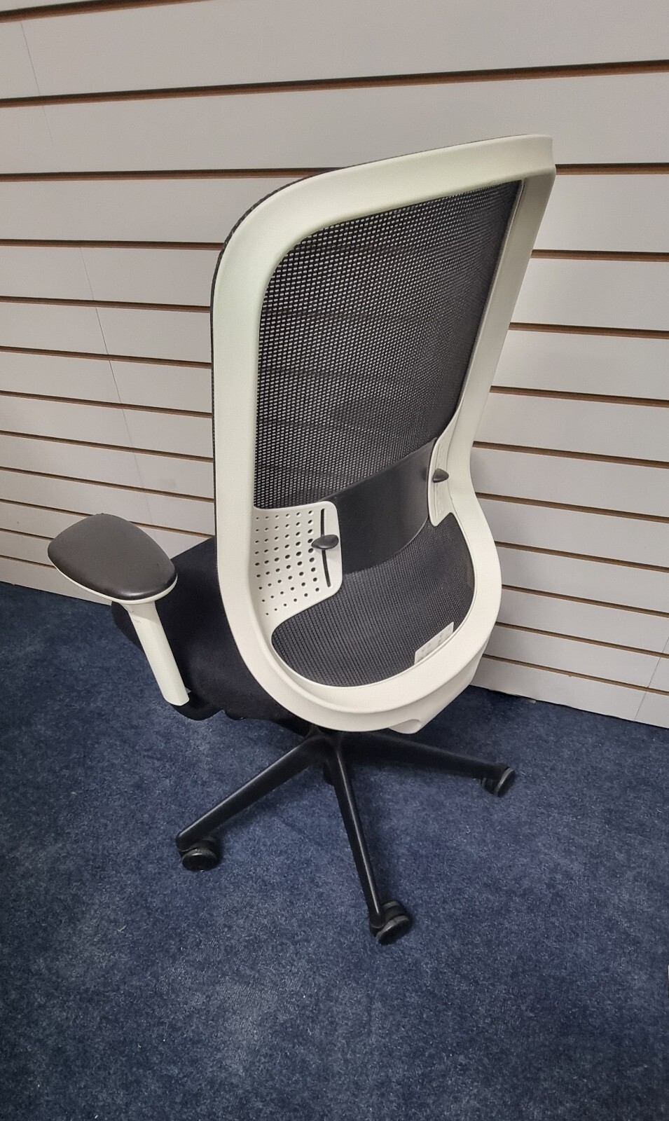 ORANGE BOX DO CHAIR-Fully Loaded-Adjustable Height-Arms-Mesh Back ...