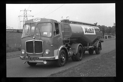 CV049 - Mobil Oil - Tanker - Lorry - 125 ALM & 316 KU - photograph 6" x ...