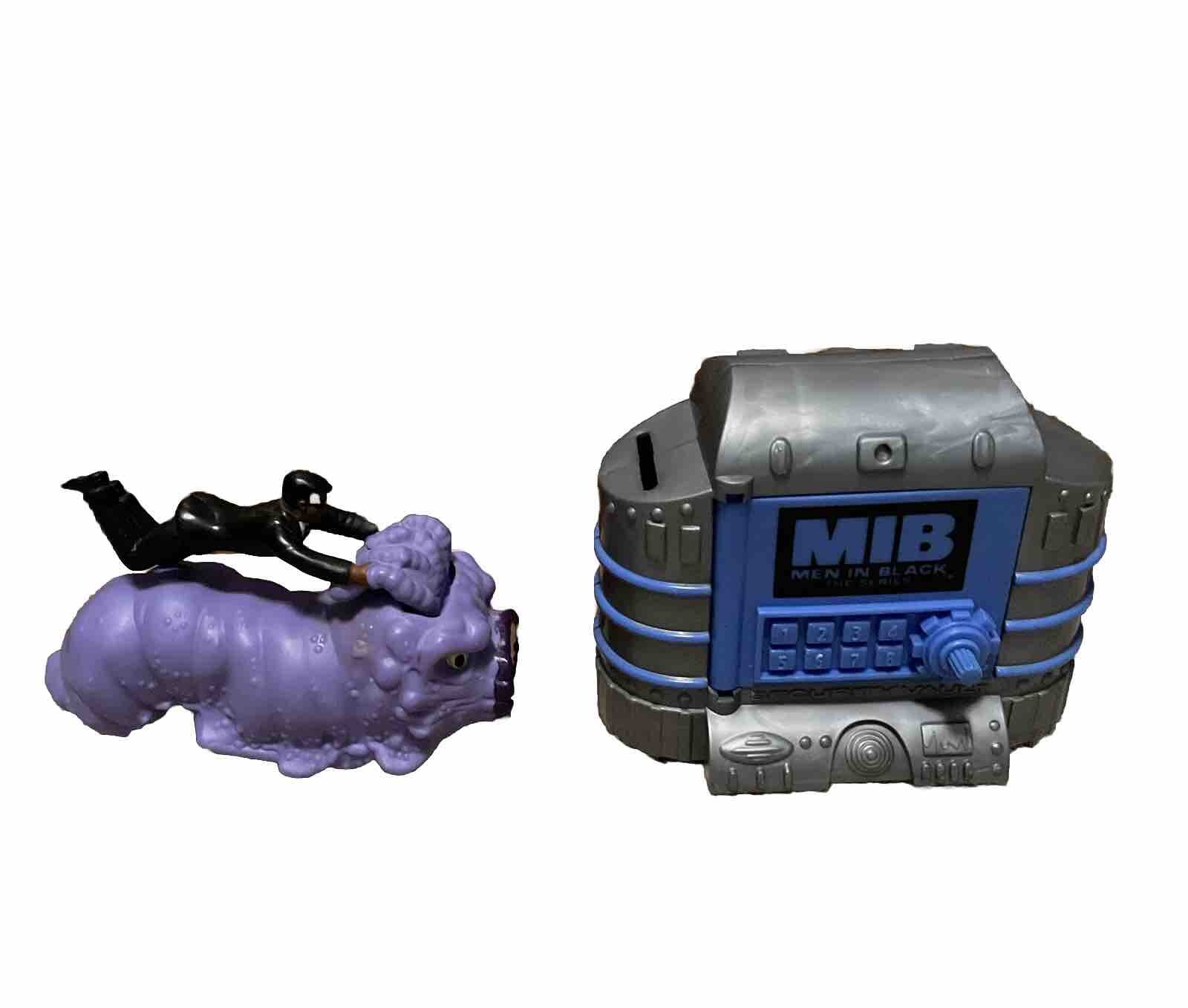 Agent J & Jeff the Subway Worm Bank Lot Men in Black ll 2002 Burger ...